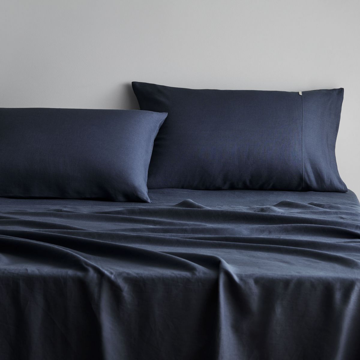 Abbotson INK Linen Fitted Sheet by Sheridan | Planet Linen
